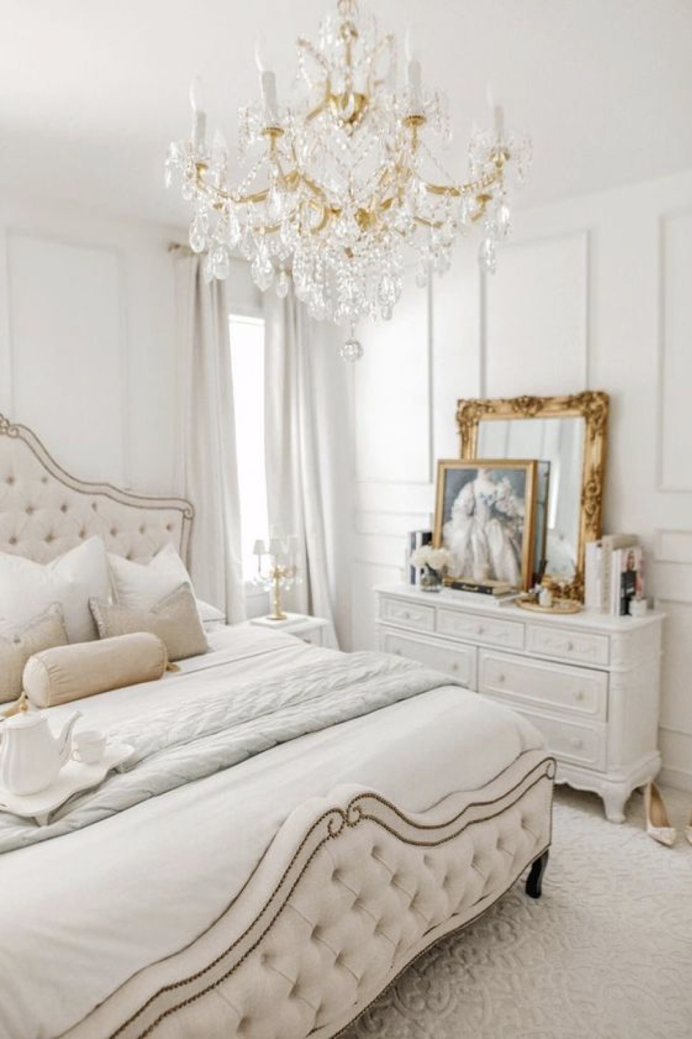 [Idée déco] Ambiance classique chic dans la chambre à coucher - Cocon ...