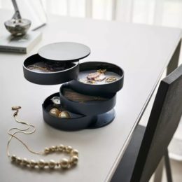 [Comment mettre une touche de noir dans son intérieur?