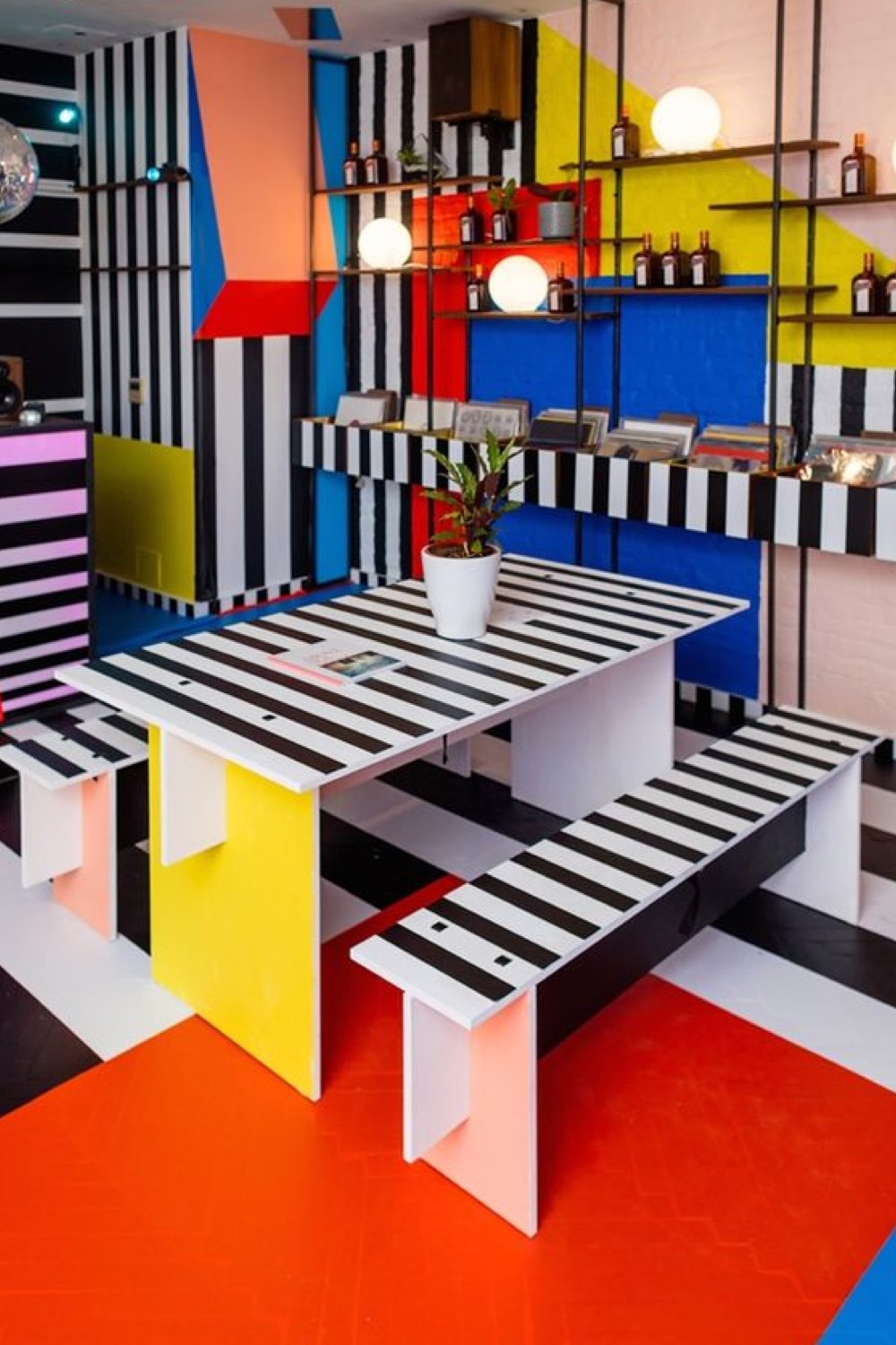 Design & Histoire | Le style Memphis des années 80 - Cocon | décoration ...
