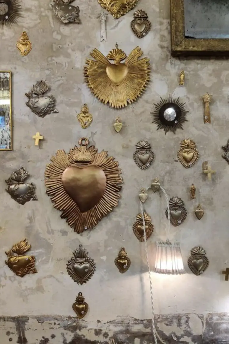 Relooker un mur avec des ex-voto | idées déco