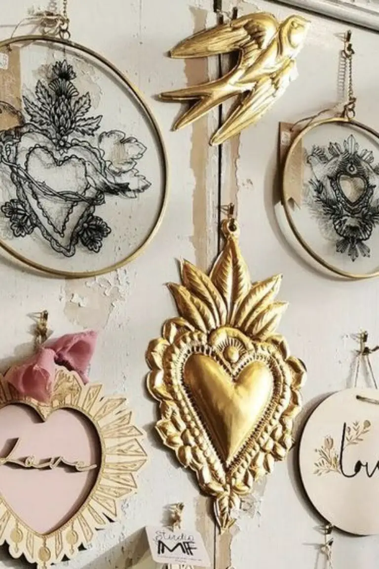 Relooker un mur avec des ex-voto | idées déco