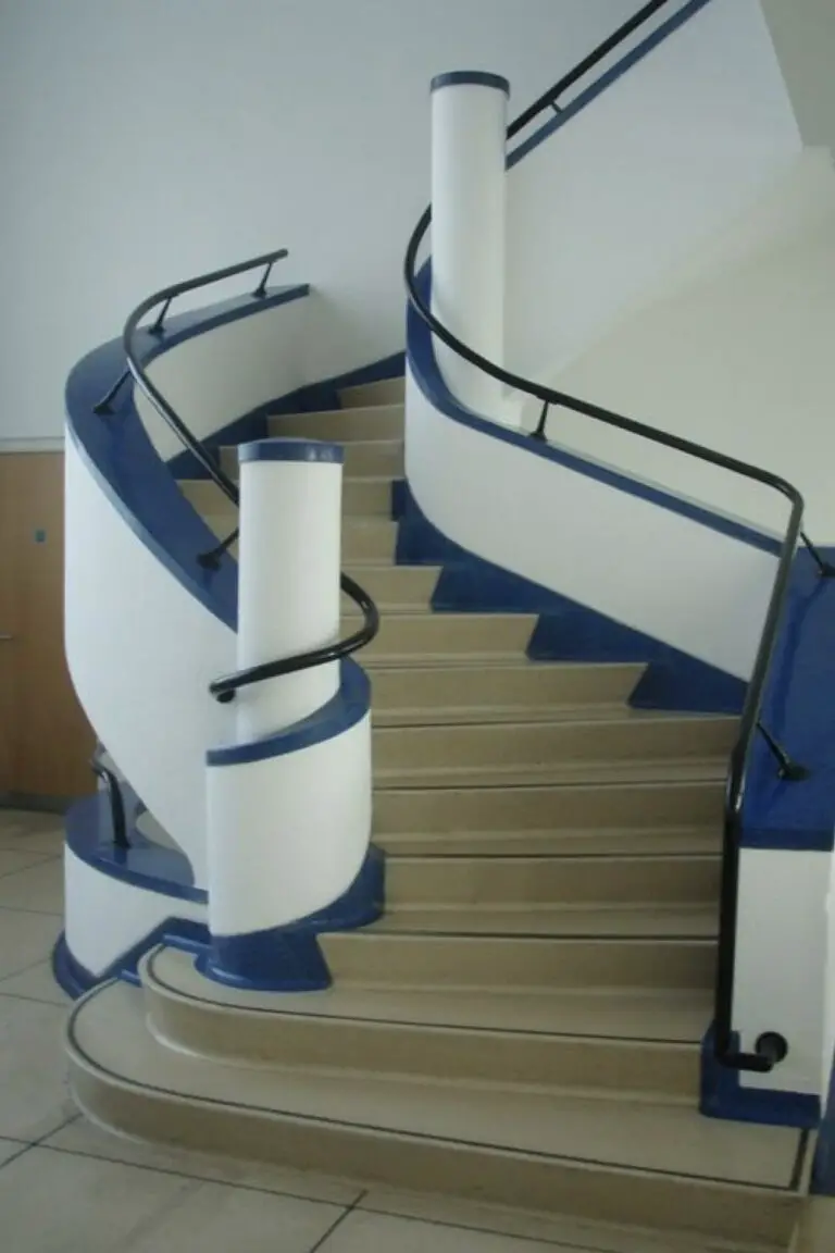 Courbes et Fluidité : L’Architecture Paquebot