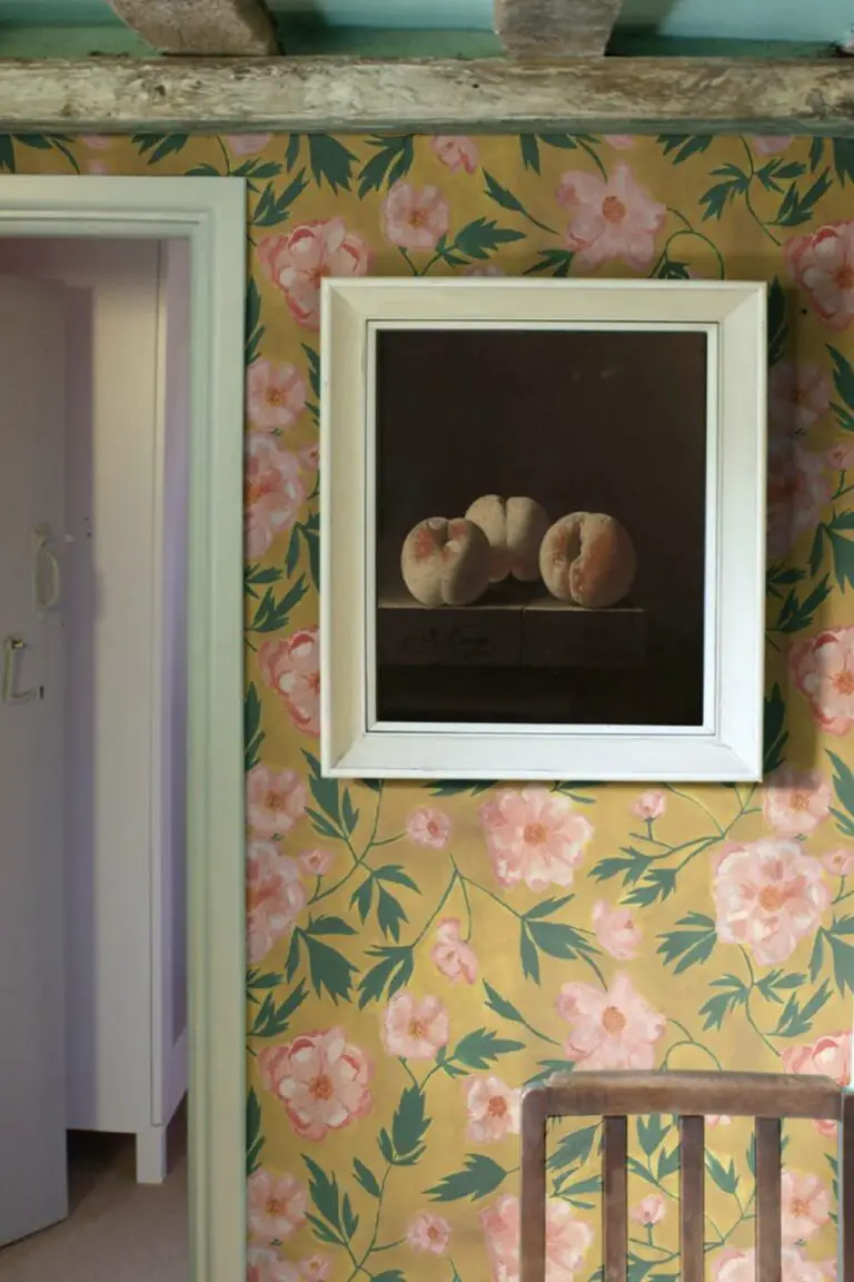 Un papier peint jaune pour un intérieur joyeux et chaleureux