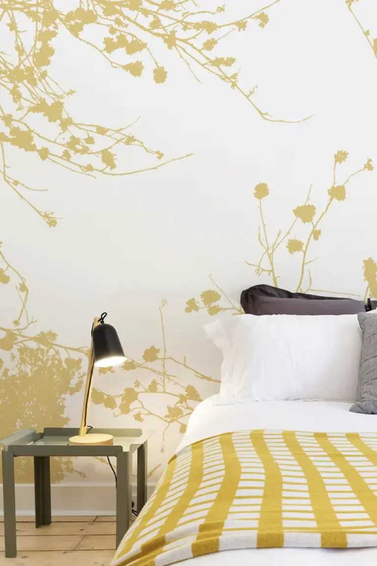 Un papier peint jaune pour un intérieur joyeux et chaleureux