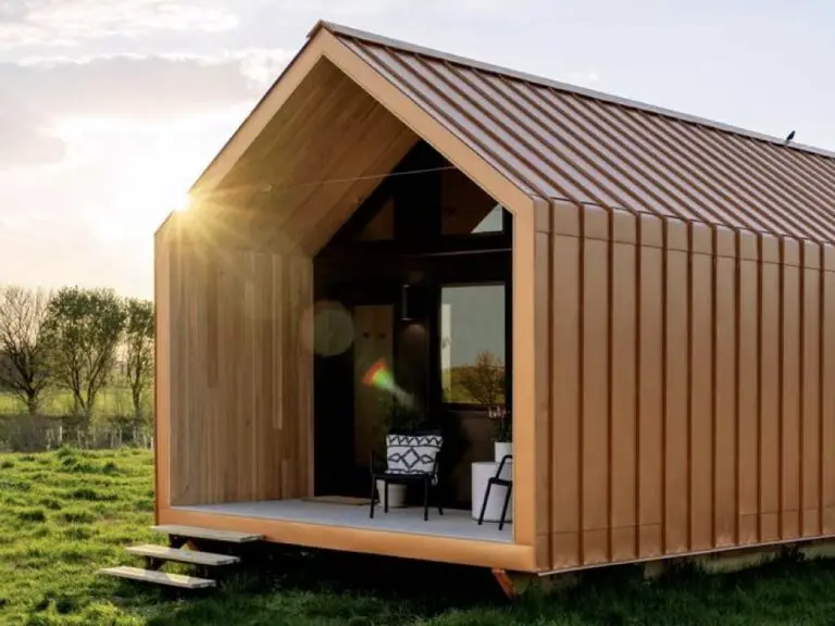 Une cabane moderne où se trouve l’essentiel | visite déco
