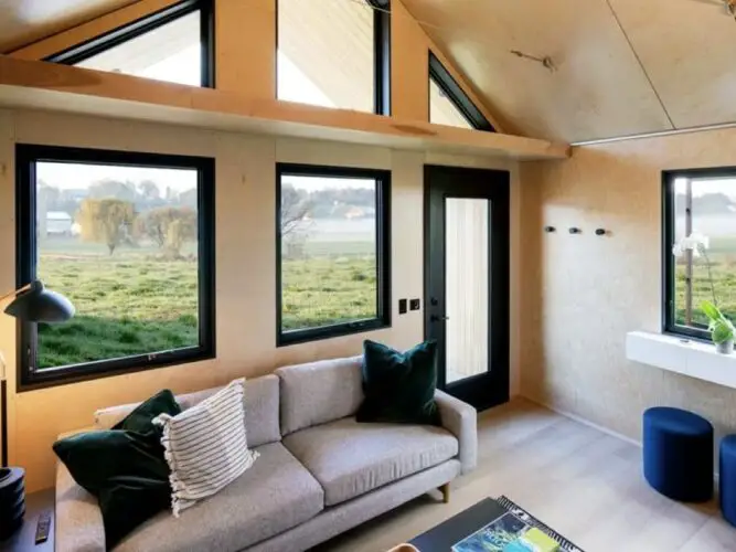 Une cabane moderne où se trouve l’essentiel | visite déco