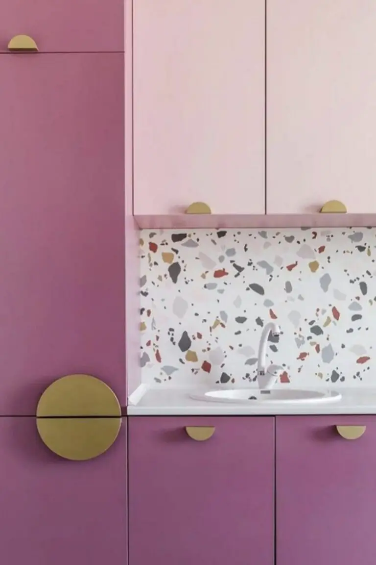 Associer rose et violet pour décorer toute la maison